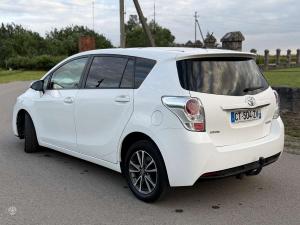 White Toyota Verso 2013 in Pasvalys, with an engine capacity of 2.00 L and mileage of 213 thousand km for 5650 €, photo 6 on AUTOMOTO.COM.LV