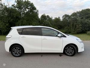 White Toyota Verso 2013 in Pasvalys, with an engine capacity of 2.00 L and mileage of 213 thousand km for 5650 €, photo 9 on AUTOMOTO.COM.LV