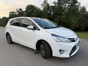 White Toyota Verso 2013 in Pasvalys, with an engine capacity of 2.00 L and mileage of 213 thousand km for 5650 €, photo 10 on AUTOMOTO.COM.LV