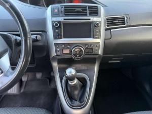 White Toyota Verso 2013 in Pasvalys, with an engine capacity of 2.00 L and mileage of 213 thousand km for 5650 €, photo 18 on AUTOMOTO.COM.LV