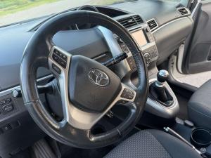White Toyota Verso 2013 in Pasvalys, with an engine capacity of 2.00 L and mileage of 213 thousand km for 5650 €, photo 19 on AUTOMOTO.COM.LV