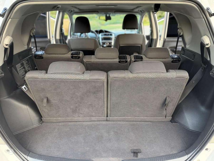 White Toyota Verso 2013 in Pasvalys, with an engine capacity of 2.00 L and mileage of 213 thousand km for 5650 €, photo 25 on AUTOMOTO.COM.LV