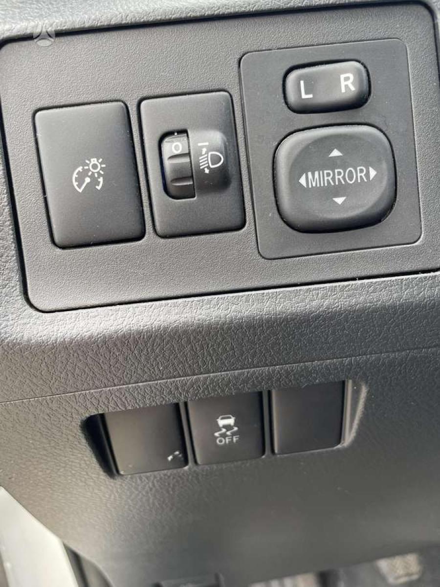 Balts Toyota Verso 2013 Viļņa, ar dzinēja tilpumu 1.60 L un nobraukumu 242 tūkst. km par 6550 €, foto 20 vietnē AUTOMOTO.COM.LV