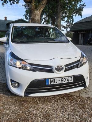 White Toyota Verso 2013 in Tukums, with an engine capacity of 2.00 L and mileage of 350 thousand km for 2500 €, photo  on AUTOMOTO.COM.LV
