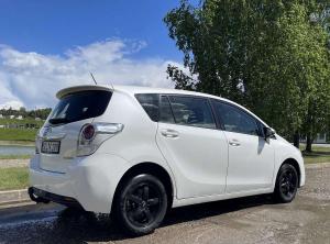 Белый Тойота Версо 2013 в Вильнюс, объемом двигателя 1.60 л и пробегом 242 тыс. км за 6450 €, фото 6 на AUTOMOTO.COM.LV