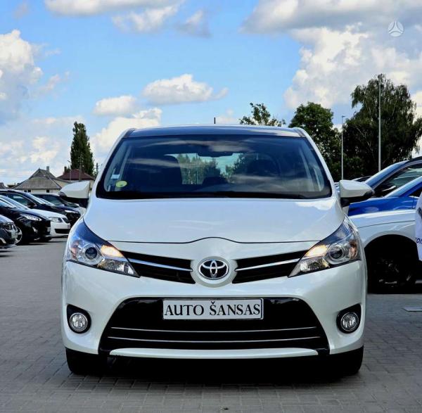 Balts Toyota Verso 2013 Tauragė, ar dzinēja tilpumu 2.00 L un nobraukumu 141 tūkst. km par 6100 €, foto 3 vietnē AUTOMOTO.COM.LV