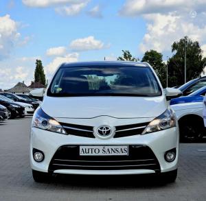 White Toyota Verso 2013 in Taurage, with an engine capacity of 2.00 L and mileage of 141 thousand km for 6100 €, photo 4 on AUTOMOTO.COM.LV