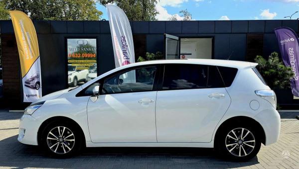 Balts Toyota Verso 2013 Tauragė, ar dzinēja tilpumu 2.00 L un nobraukumu 141 tūkst. km par 6100 €, foto 5 vietnē AUTOMOTO.COM.LV