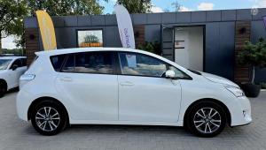 White Toyota Verso 2013 in Taurage, with an engine capacity of 2.00 L and mileage of 141 thousand km for 6100 €, photo 7 on AUTOMOTO.COM.LV