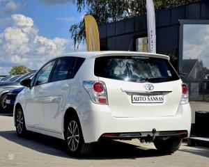 White Toyota Verso 2013 in Taurage, with an engine capacity of 2.00 L and mileage of 141 thousand km for 6100 €, photo 8 on AUTOMOTO.COM.LV