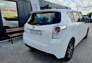 White Toyota Verso 2013 in Taurage, with an engine capacity of 2.00 L and mileage of 141 thousand km for 6100 €, photo 13 on AUTOMOTO.COM.LV