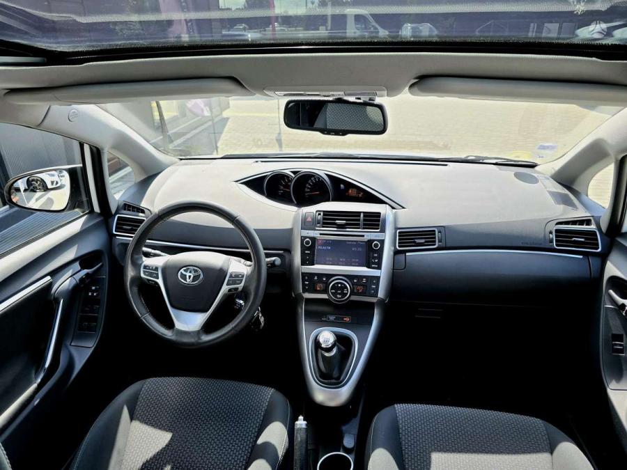 White Toyota Verso 2013 in Taurage, with an engine capacity of 2.00 L and mileage of 141 thousand km for 6100 €, photo 14 on AUTOMOTO.COM.LV