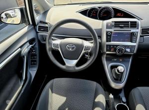 White Toyota Verso 2013 in Taurage, with an engine capacity of 2.00 L and mileage of 141 thousand km for 6100 €, photo 15 on AUTOMOTO.COM.LV