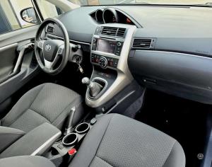 White Toyota Verso 2013 in Taurage, with an engine capacity of 2.00 L and mileage of 141 thousand km for 6100 €, photo 24 on AUTOMOTO.COM.LV