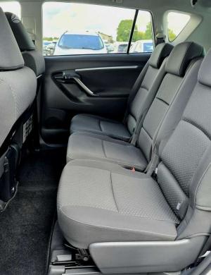 White Toyota Verso 2013 in Taurage, with an engine capacity of 2.00 L and mileage of 141 thousand km for 6100 €, photo 25 on AUTOMOTO.COM.LV