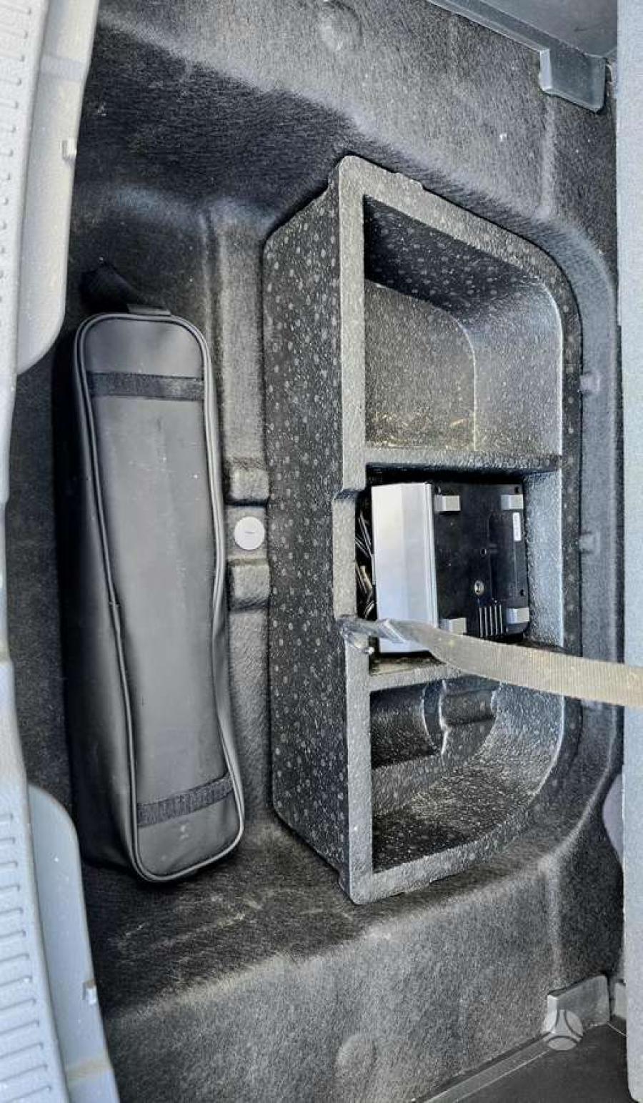 White Toyota Verso 2013 in Taurage, with an engine capacity of 2.00 L and mileage of 141 thousand km for 6100 €, photo 28 on AUTOMOTO.COM.LV