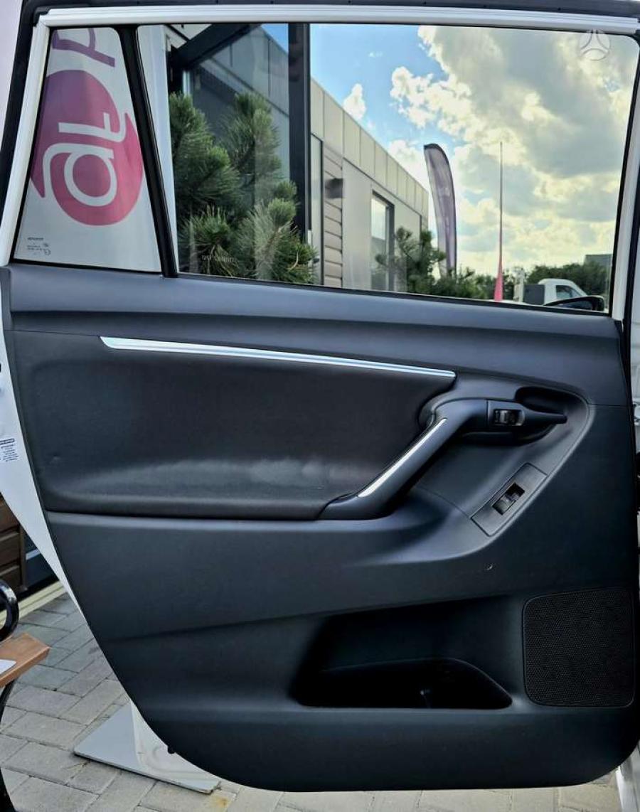 White Toyota Verso 2013 in Taurage, with an engine capacity of 2.00 L and mileage of 141 thousand km for 6100 €, photo 31 on AUTOMOTO.COM.LV