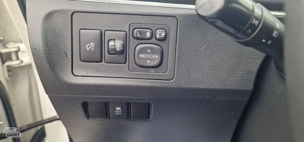 Balts Toyota Verso 2013 Viļņa, ar dzinēja tilpumu 2.00 L un nobraukumu 216 tūkst. km par 6070 €, foto 11 vietnē AUTOMOTO.COM.LV