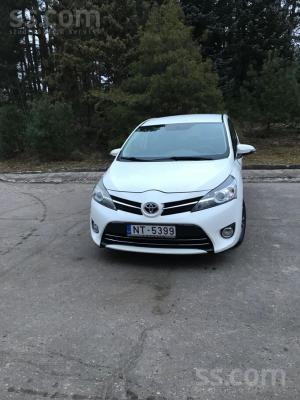 White Toyota Verso 2014 in Riga, with an engine capacity of 1.60 L and mileage of 356 thousand km for 5500 €, photo 1 on AUTOMOTO.COM.LV
