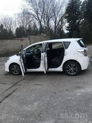 White Toyota Verso 2014 in Riga, with an engine capacity of 1.60 L and mileage of 356 thousand km for 5500 €, photo 5 on AUTOMOTO.COM.LV