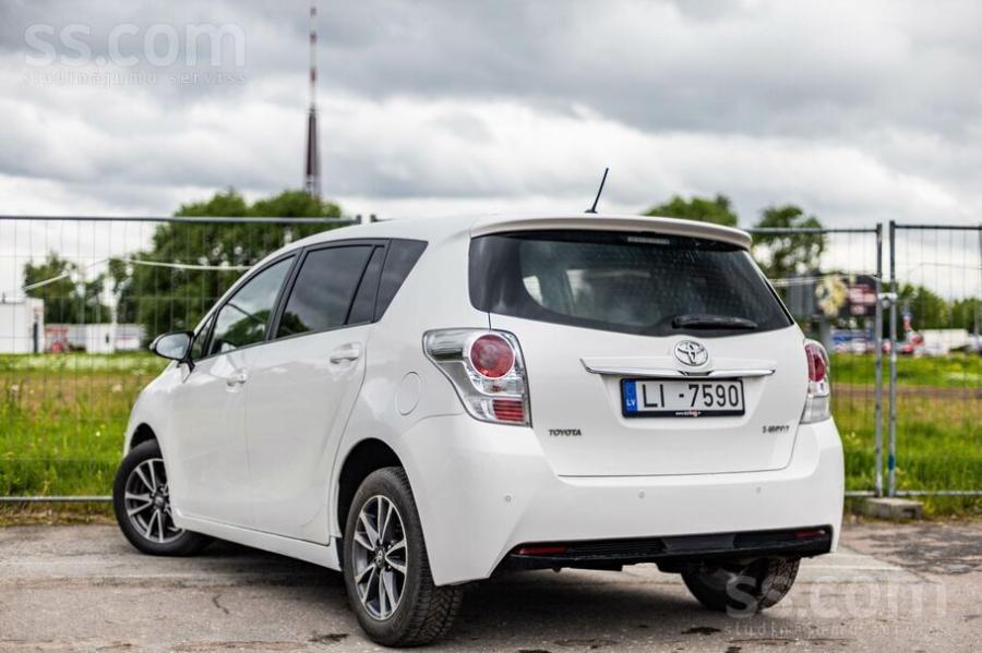 Balts Toyota Verso 2014 Rīga, ar dzinēja tilpumu 1.60 L un nobraukumu 201 tūkst. km par 3250 €, foto 7 vietnē AUTOMOTO.COM.LV