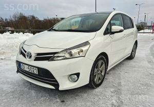 Balts Toyota Verso 2014 Rīga, ar dzinēja tilpumu 1.60 L un nobraukumu 188 tūkst. km par 6700 €, foto  vietnē AUTOMOTO.COM.LV