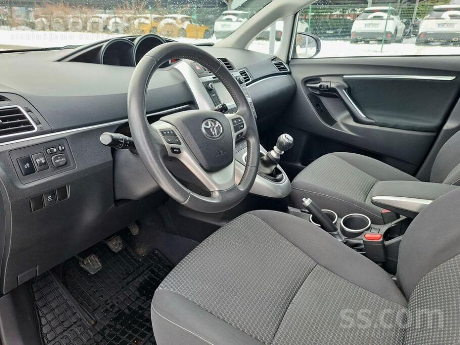Balts Toyota Verso 2014 Rīga, ar dzinēja tilpumu 1.60 L un nobraukumu 188 tūkst. km par 6700 €, foto 8 vietnē AUTOMOTO.COM.LV