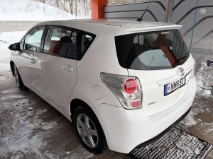 Balts Toyota Verso 2014 Viļņa, ar dzinēja tilpumu 1.60 L un nobraukumu 212 tūkst. km par 7500 €, foto 3 vietnē AUTOMOTO.COM.LV