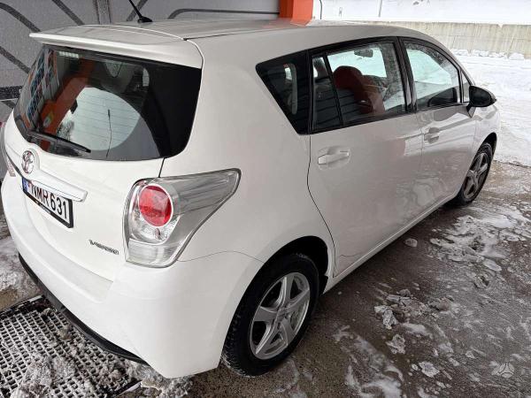 White Toyota Verso 2014 in Vilnius, with an engine capacity of 1.60 L and mileage of 212 thousand km for 7500 €, photo 6 on AUTOMOTO.COM.LV