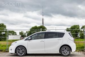 White Toyota Verso 2014 in Riga, with an engine capacity of 1.60 L and mileage of 201 thousand km for 4990 €, photo 4 on AUTOMOTO.COM.LV