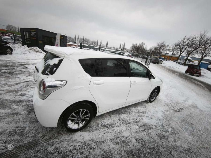 Balts Toyota Verso 2014 Klaipėda, ar dzinēja tilpumu 2.00 L un nobraukumu 230 tūkst. km par 6490 €, foto 2 vietnē AUTOMOTO.COM.LV