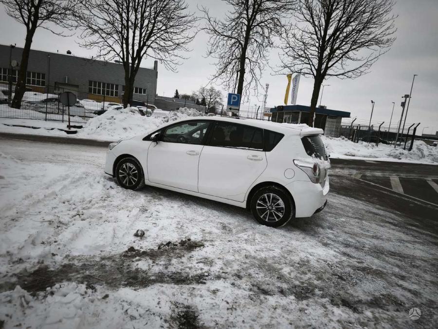 Balts Toyota Verso 2014 Klaipėda, ar dzinēja tilpumu 2.00 L un nobraukumu 230 tūkst. km par 6490 €, foto 3 vietnē AUTOMOTO.COM.LV