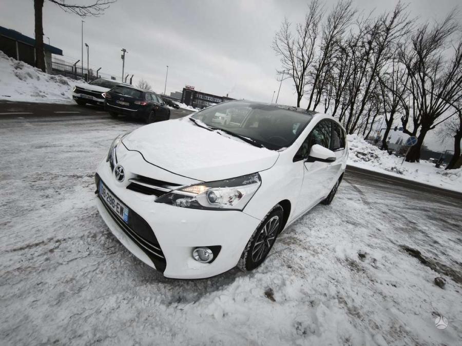 Balts Toyota Verso 2014 Klaipėda, ar dzinēja tilpumu 2.00 L un nobraukumu 230 tūkst. km par 6490 €, foto 5 vietnē AUTOMOTO.COM.LV
