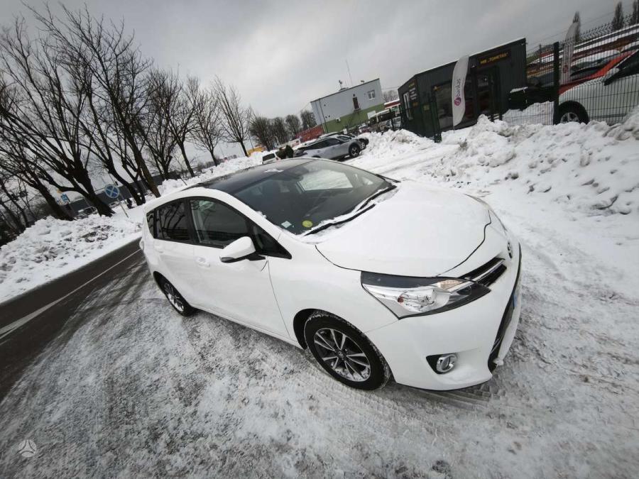 Balts Toyota Verso 2014 Klaipėda, ar dzinēja tilpumu 2.00 L un nobraukumu 230 tūkst. km par 6490 €, foto 6 vietnē AUTOMOTO.COM.LV