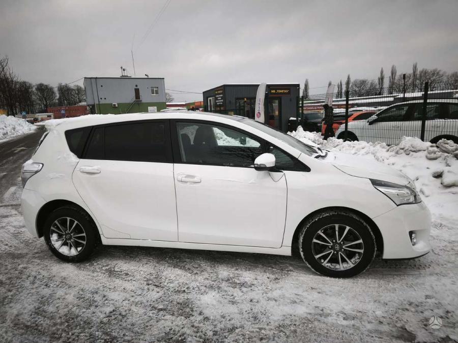 Balts Toyota Verso 2014 Klaipėda, ar dzinēja tilpumu 2.00 L un nobraukumu 230 tūkst. km par 6490 €, foto 11 vietnē AUTOMOTO.COM.LV