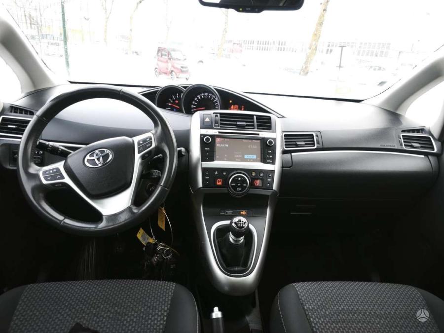 Balts Toyota Verso 2014 Klaipėda, ar dzinēja tilpumu 2.00 L un nobraukumu 230 tūkst. km par 6490 €, foto 16 vietnē AUTOMOTO.COM.LV