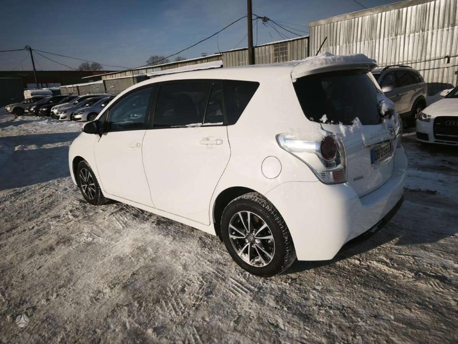 Balts Toyota Verso 2014 Klaipėda, ar dzinēja tilpumu 2.00 L un nobraukumu 230 tūkst. km par 6490 €, foto 21 vietnē AUTOMOTO.COM.LV