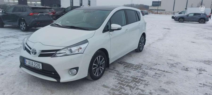 White Toyota Verso 2014 in Kaunas, with an engine capacity of 1.60 L and mileage of 196 thousand km for 6350 €, photo 2 on AUTOMOTO.COM.LV
