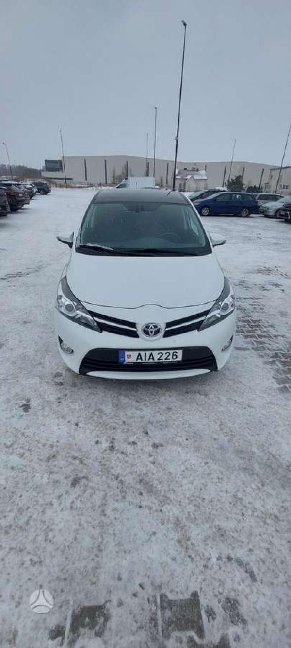 White Toyota Verso 2014 in Kaunas, with an engine capacity of 1.60 L and mileage of 196 thousand km for 6350 €, photo 3 on AUTOMOTO.COM.LV