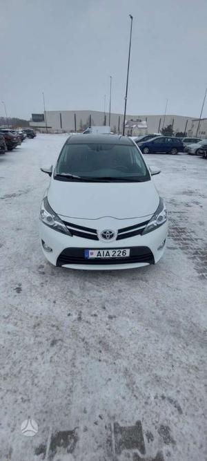 White Toyota Verso 2014 in Kaunas, with an engine capacity of 1.60 L and mileage of 196 thousand km for 6350 €, photo 3 on AUTOMOTO.COM.LV