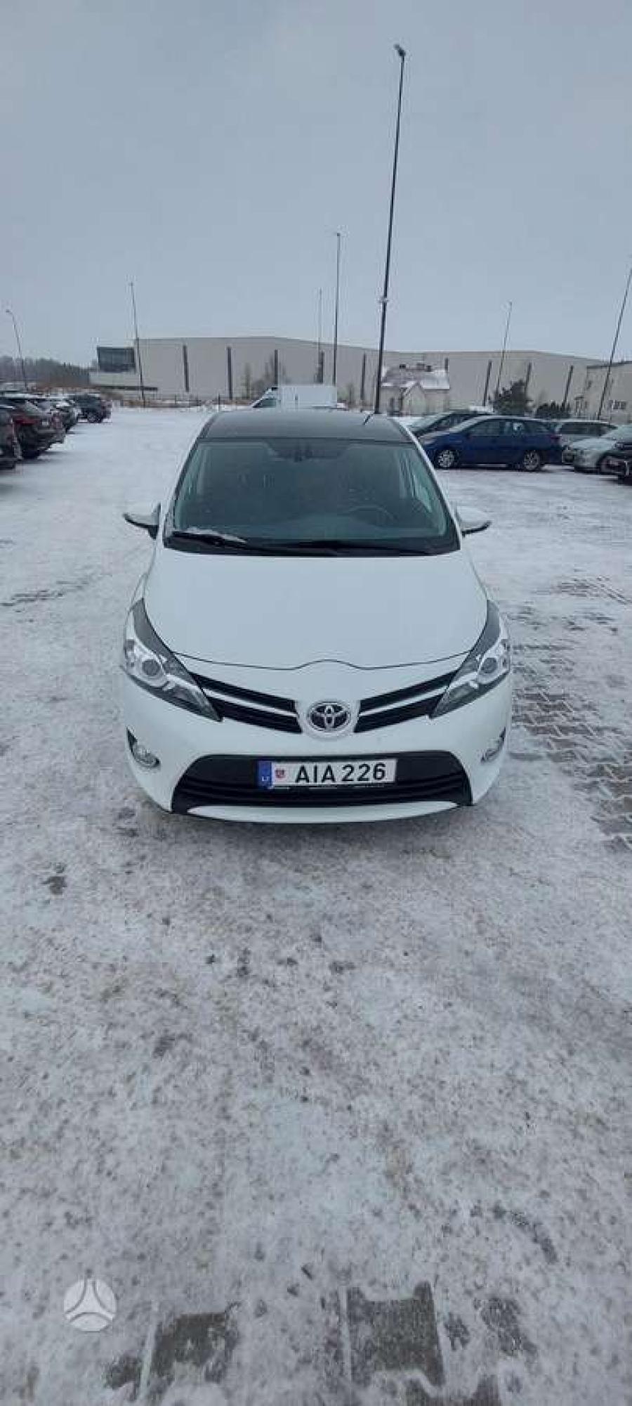 White Toyota Verso 2014 in Kaunas, with an engine capacity of 1.60 L and mileage of 196 thousand km for 6350 €, photo 3 on AUTOMOTO.COM.LV