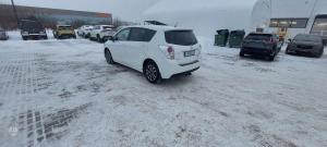 White Toyota Verso 2014 in Kaunas, with an engine capacity of 1.60 L and mileage of 196 thousand km for 6350 €, photo 4 on AUTOMOTO.COM.LV