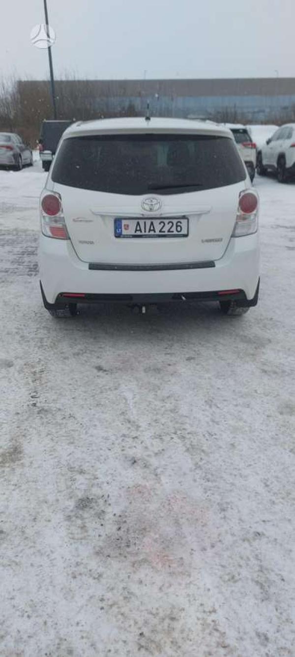 White Toyota Verso 2014 in Kaunas, with an engine capacity of 1.60 L and mileage of 196 thousand km for 6350 €, photo 5 on AUTOMOTO.COM.LV