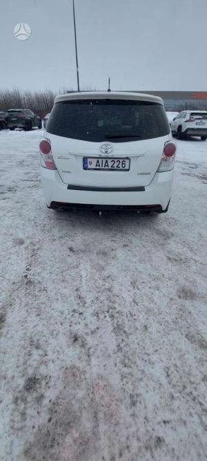 White Toyota Verso 2014 in Kaunas, with an engine capacity of 1.60 L and mileage of 196 thousand km for 6350 €, photo 7 on AUTOMOTO.COM.LV