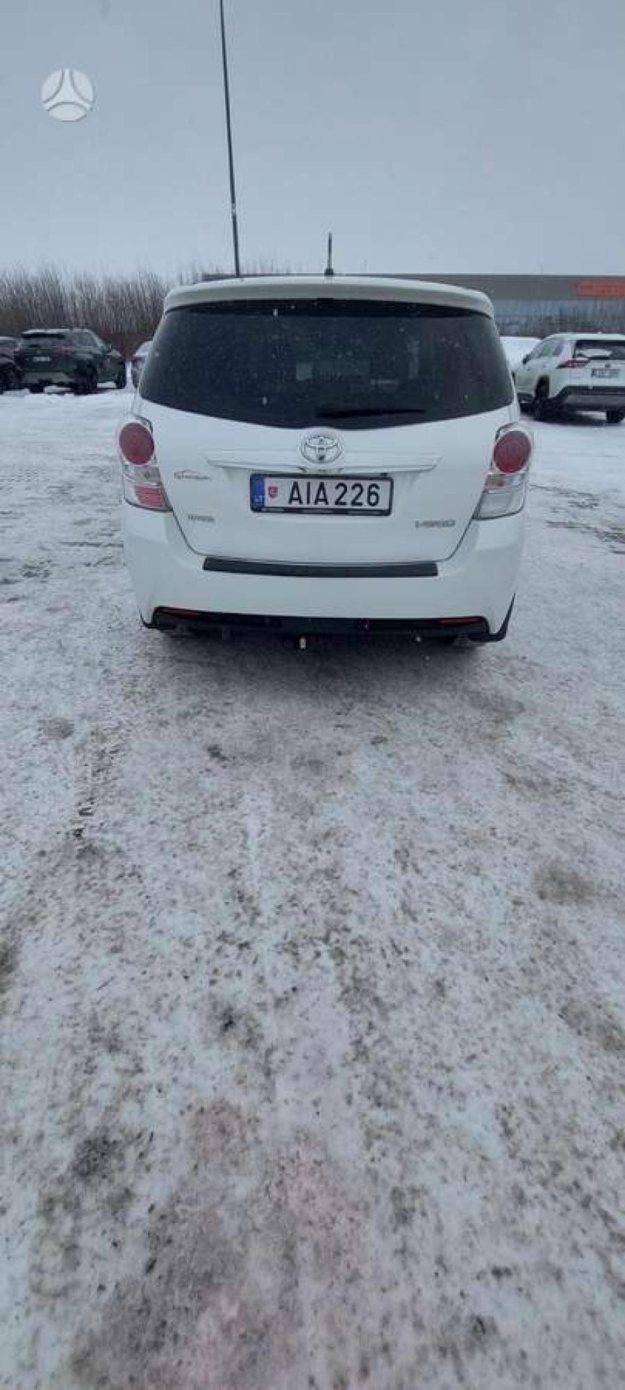 White Toyota Verso 2014 in Kaunas, with an engine capacity of 1.60 L and mileage of 196 thousand km for 6350 €, photo 7 on AUTOMOTO.COM.LV