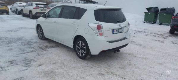 White Toyota Verso 2014 in Kaunas, with an engine capacity of 1.60 L and mileage of 196 thousand km for 6350 €, photo 8 on AUTOMOTO.COM.LV