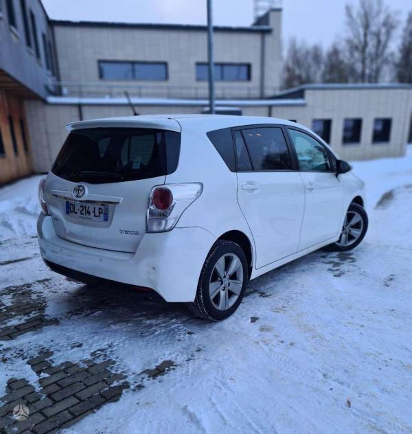 Balts Toyota Verso 2014 Tauragė, ar dzinēja tilpumu 1.60 L un nobraukumu 159 tūkst. km par 6900 €, foto 4 vietnē AUTOMOTO.COM.LV