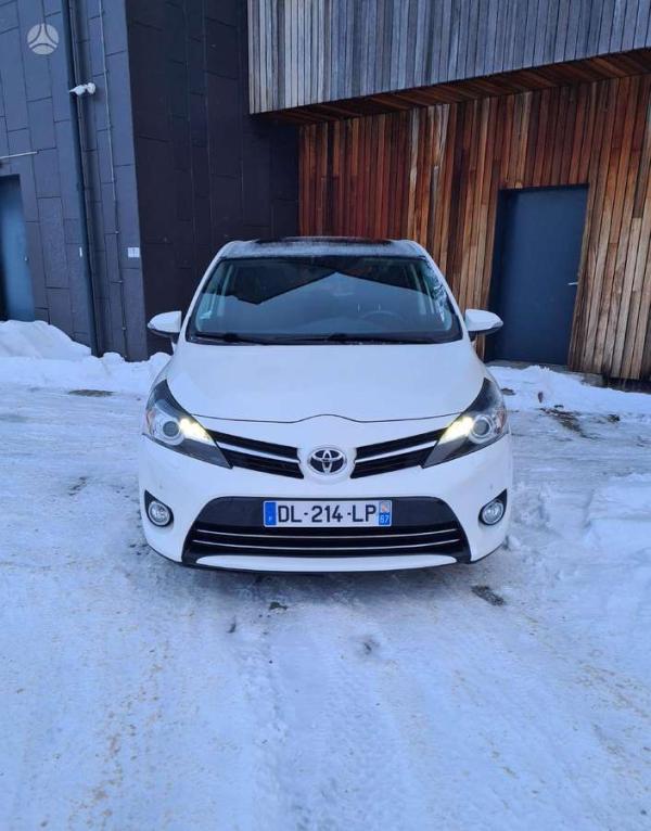 Balts Toyota Verso 2014 Tauragė, ar dzinēja tilpumu 1.60 L un nobraukumu 159 tūkst. km par 6900 €, foto 5 vietnē AUTOMOTO.COM.LV