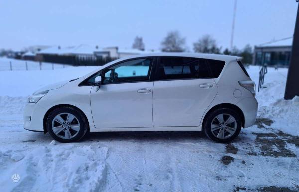 Balts Toyota Verso 2014 Tauragė, ar dzinēja tilpumu 1.60 L un nobraukumu 159 tūkst. km par 6900 €, foto 7 vietnē AUTOMOTO.COM.LV