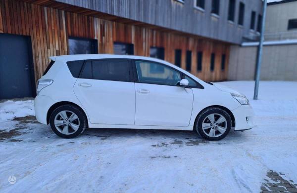 Balts Toyota Verso 2014 Tauragė, ar dzinēja tilpumu 1.60 L un nobraukumu 159 tūkst. km par 6900 €, foto 8 vietnē AUTOMOTO.COM.LV
